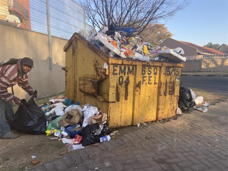 Refuse collection chaos as garbage truck shortage causes pick up delays ...