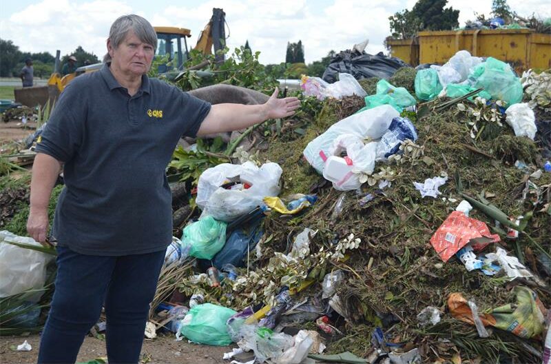 Waste thrown outside of dumping site affects residents | Boksburg ...