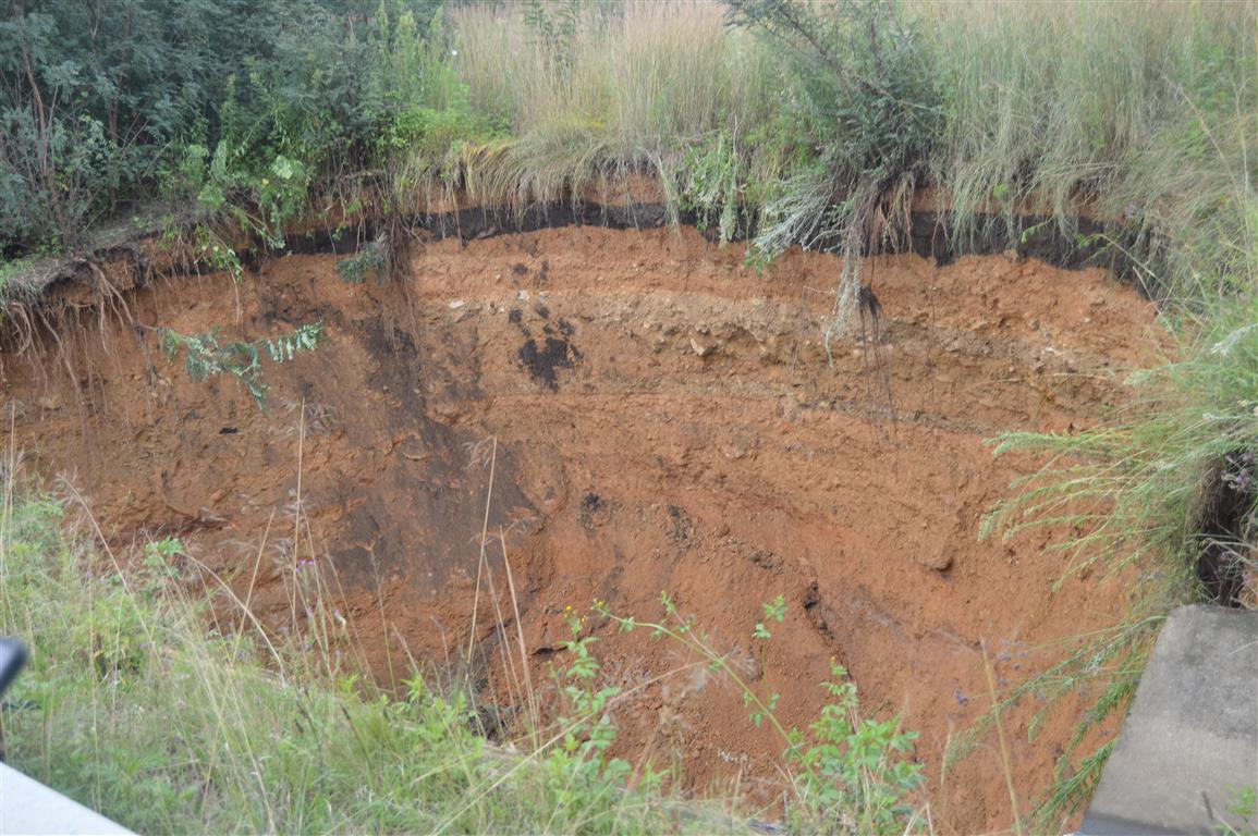 Public urged to avoid sinkhole area in Rondebult Road | Boksburg Advertiser