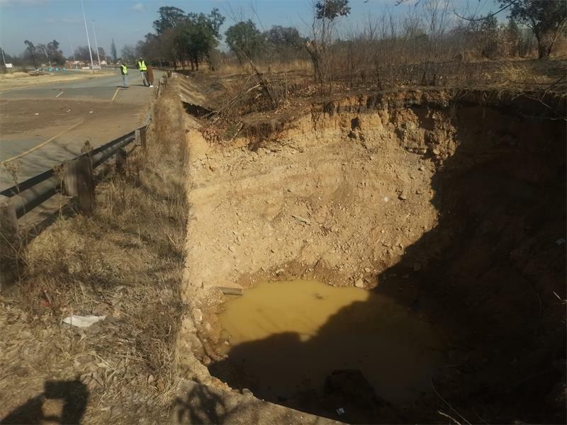 Rondebult sinkhole saga takes a new direction | Boksburg Advertiser