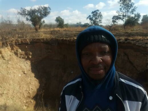 WATCH: Authorities take a step towards fixing Rondebult Road sinkhole ...