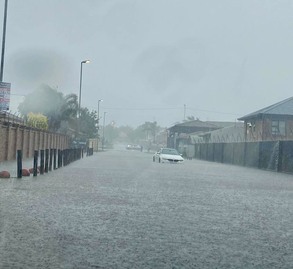 Some Boksburg roads flooded, DEMS on high alert across Ekurhuleni ...