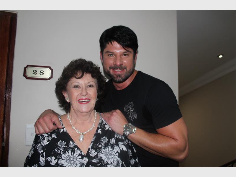 Classical singer Tobi Jooste serenaded Sarie Klub | Benoni City Times
