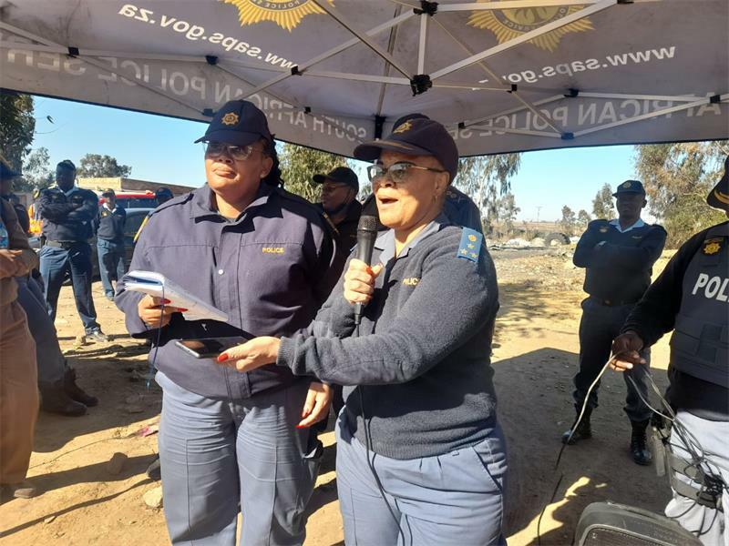 Police engage with community members during street imbizo | Benoni City ...