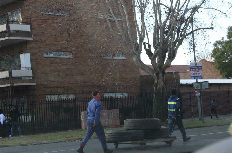 Community calls for end to ‘toxic’ fires | Benoni City Times