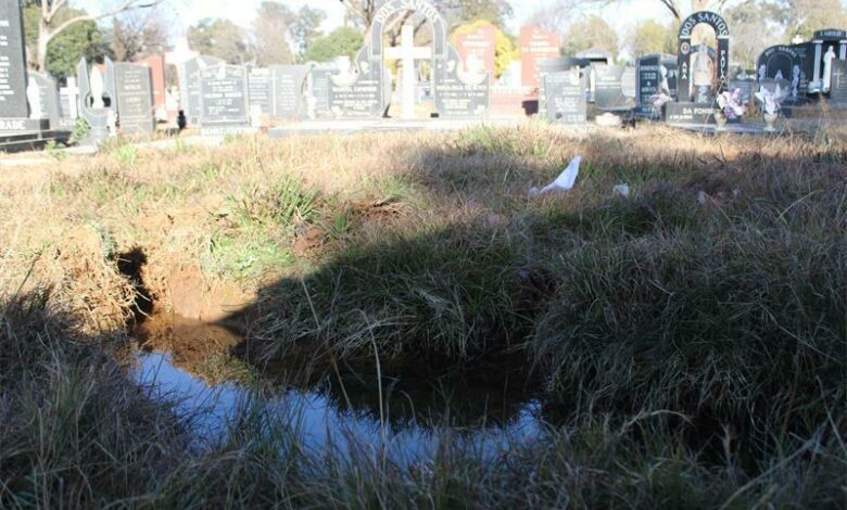Gaping hole at Benoni Cemetery a danger to residents | Benoni City Times