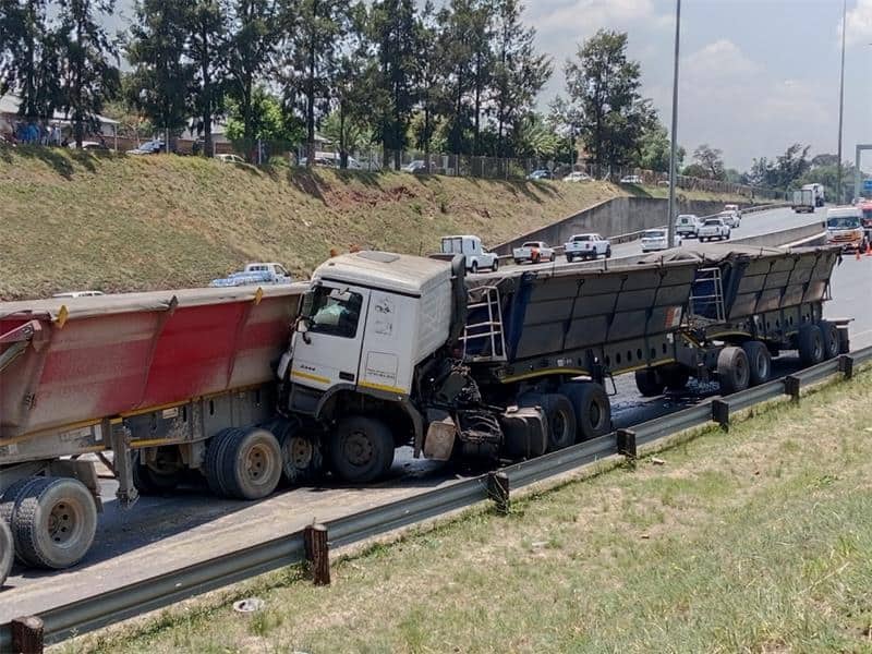 WATCH: N12 west closed after fatal multi-vehicle crash | Benoni City Times