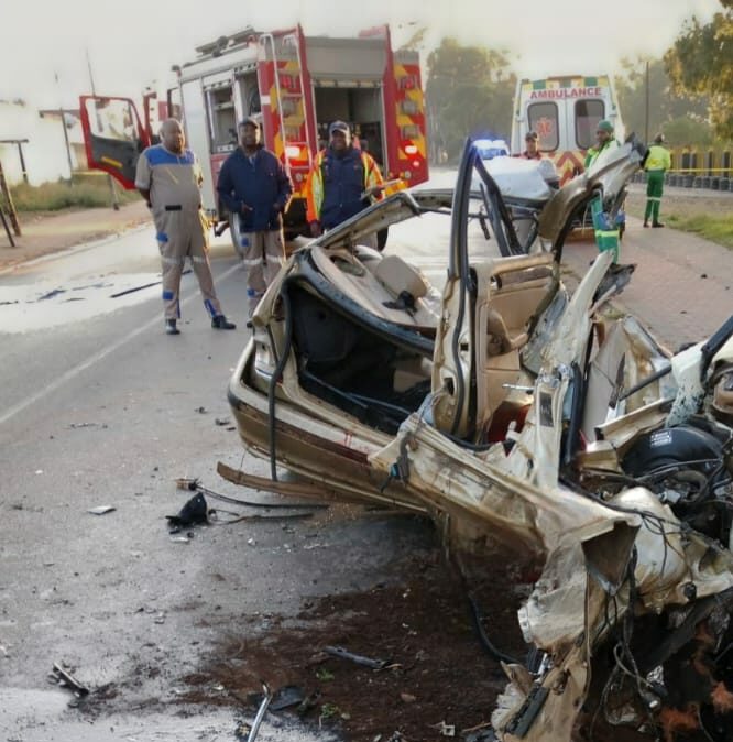 GRAPHIC WARNING: Three killed in BMW crash in Daveyton | Benoni City Times