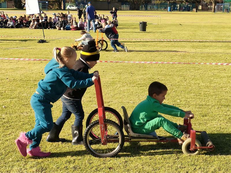 Kaskarre woerts om die baan by Die Arend | Brakpan Herald