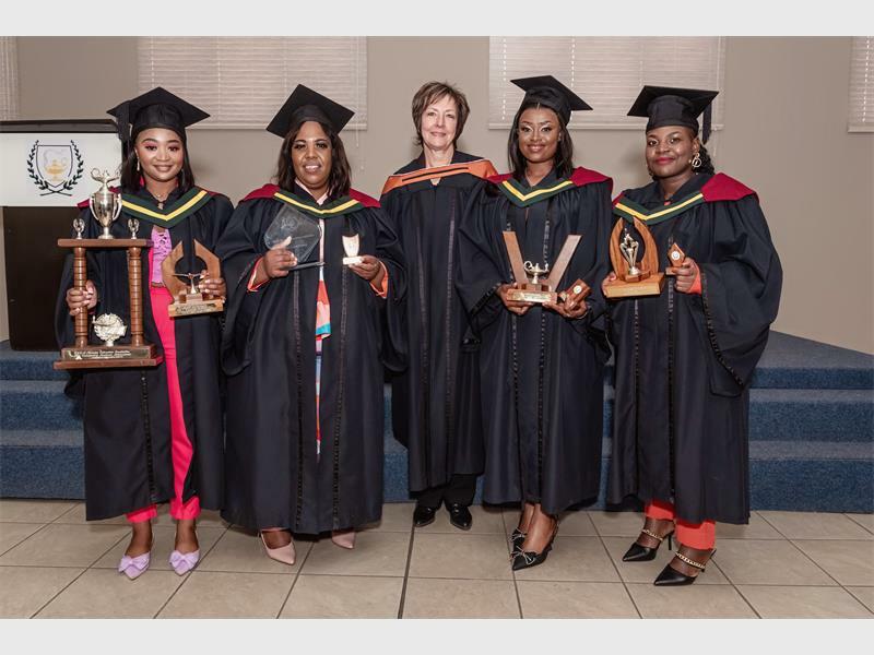 Esda celebrates graduates | Brakpan Herald