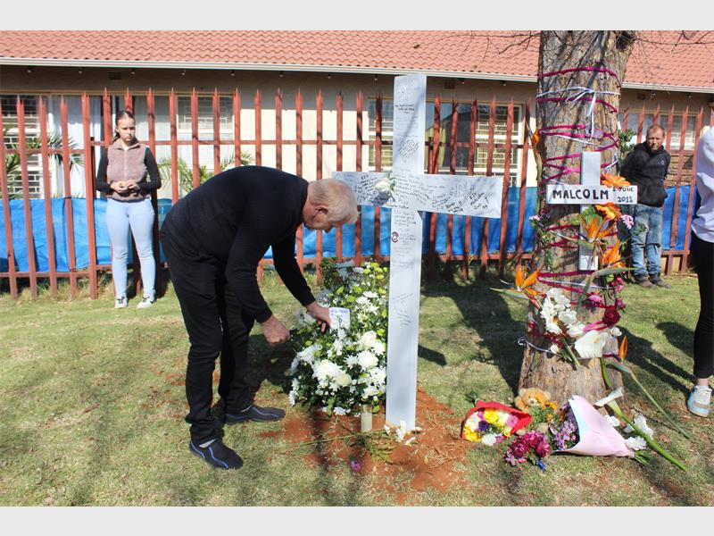 Follow-up: Community holds emotional vigil for teen killed in accident ...