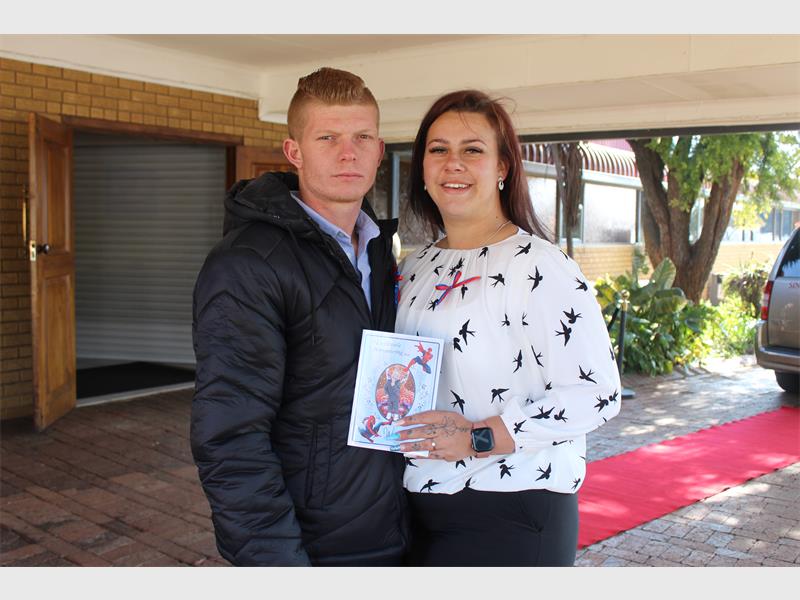 Video: Klein brandslagoffer (4) van Brakpan gegroet met roerende ...