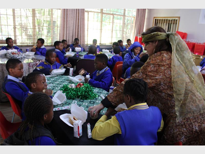 Children from Laerskool Môrester have a Christmas party | Springs ...