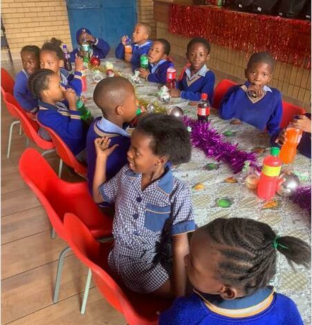 Môrester children treated to a Christmas party | Springs Advertiser