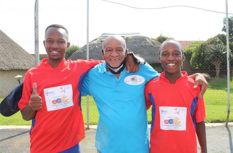 New kit for West Rand Soccer Academy, thanks to funeral parlour ...