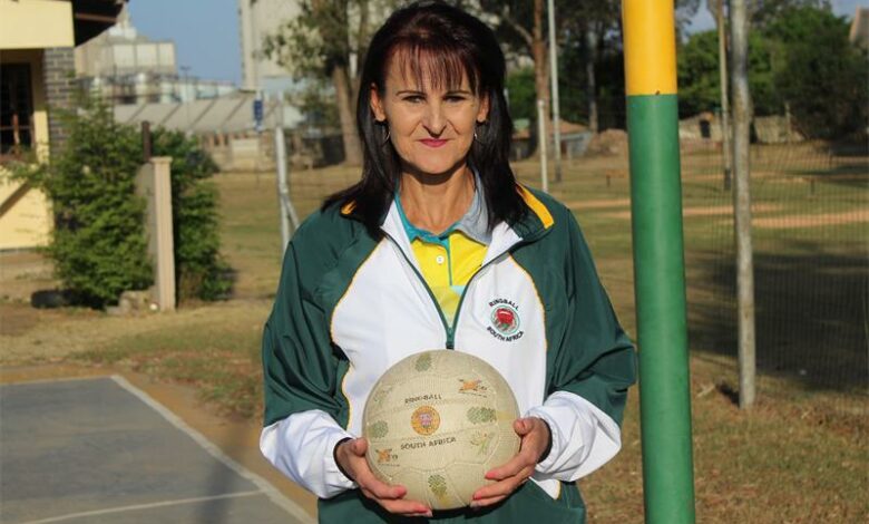 Afrigter wil ringbal aan ander bekendstel | Randfontein Herald