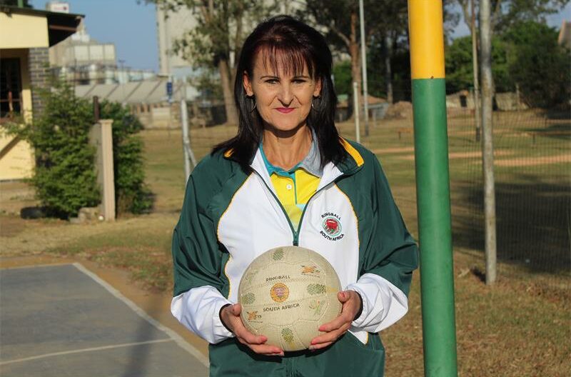 Afrigter wil ringbal aan ander bekendstel | Randfontein Herald