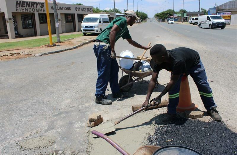 Church reverend, locals fix potholes around town | Randfontein Herald