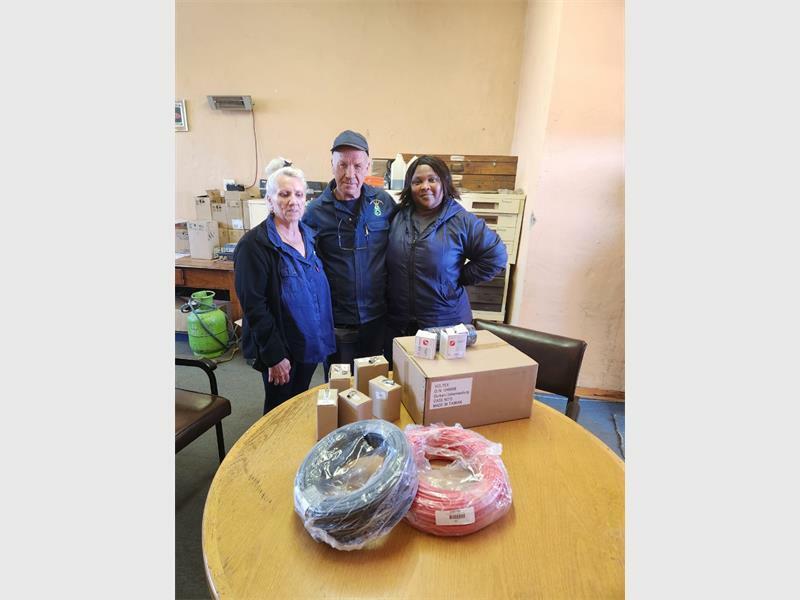 Munisipaliteit ontvang groot skenking van elektriese toerusting