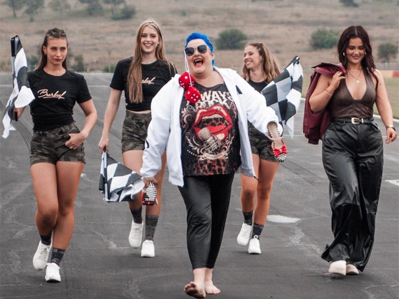 KYK: 'Mooi Jan' van die Wes-Rand terug met nuwe partytjietreffer ...