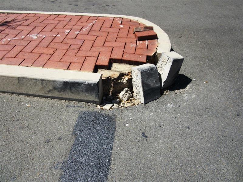 Curbs at malls: the invisible 'traps' | Kempton Express