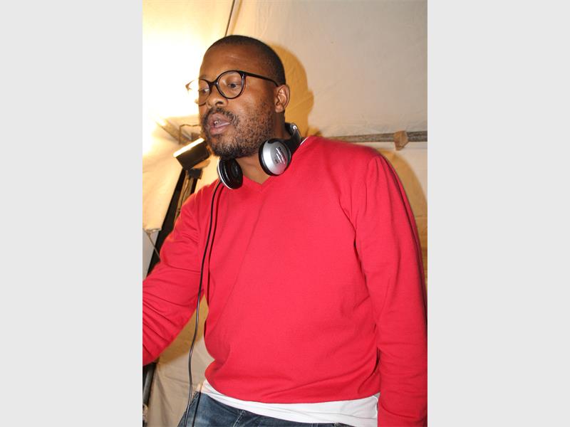 Hlathi keeps beat pumping | Kempton Express