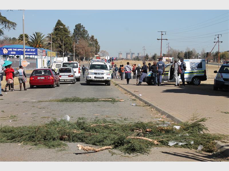 Police monitor student protest at EWC campus | Kempton Express