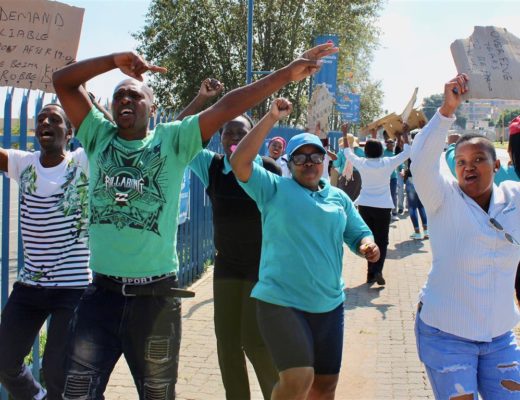 WATCH: Shoprite and Checkers workers down tools | Kempton Express