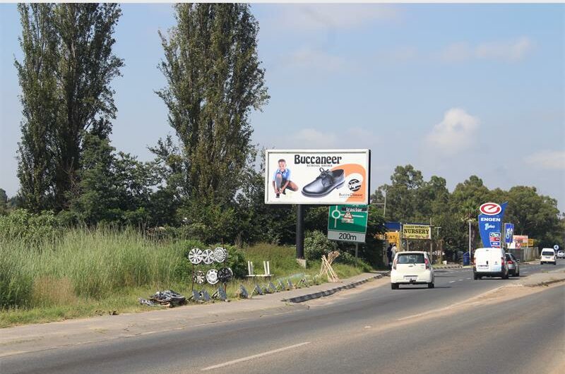 Billboard obstructs view of traffic sign | Kempton Express