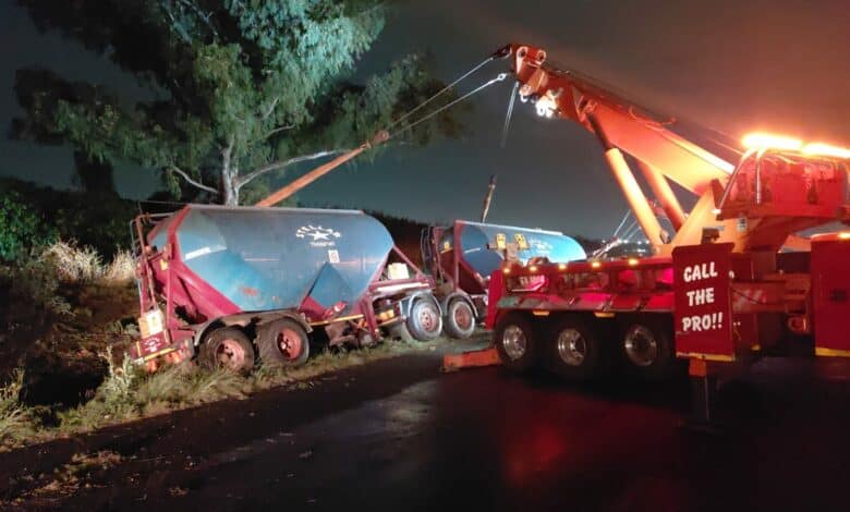 Hazmat teams contain spill following truck overturn on R25 | Kempton ...