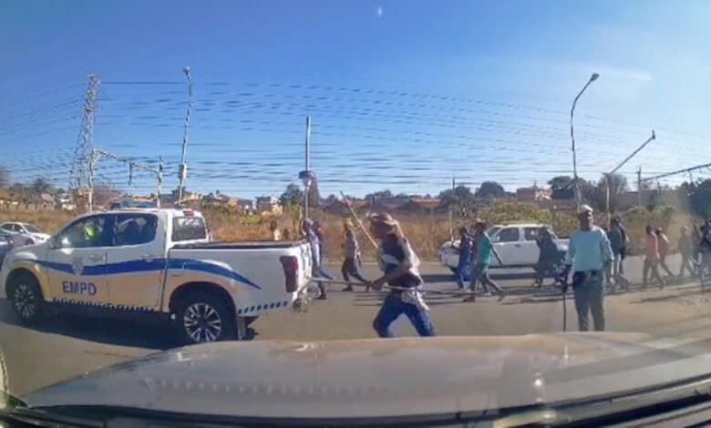 EMPD and SAPS monitoring Kempton Park protest action