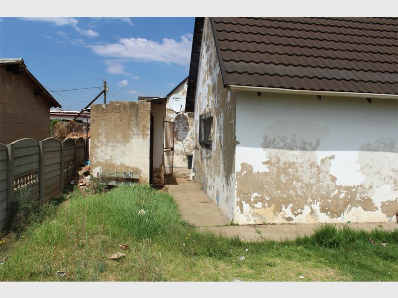 David Bopape's house is falling apart | African Reporter