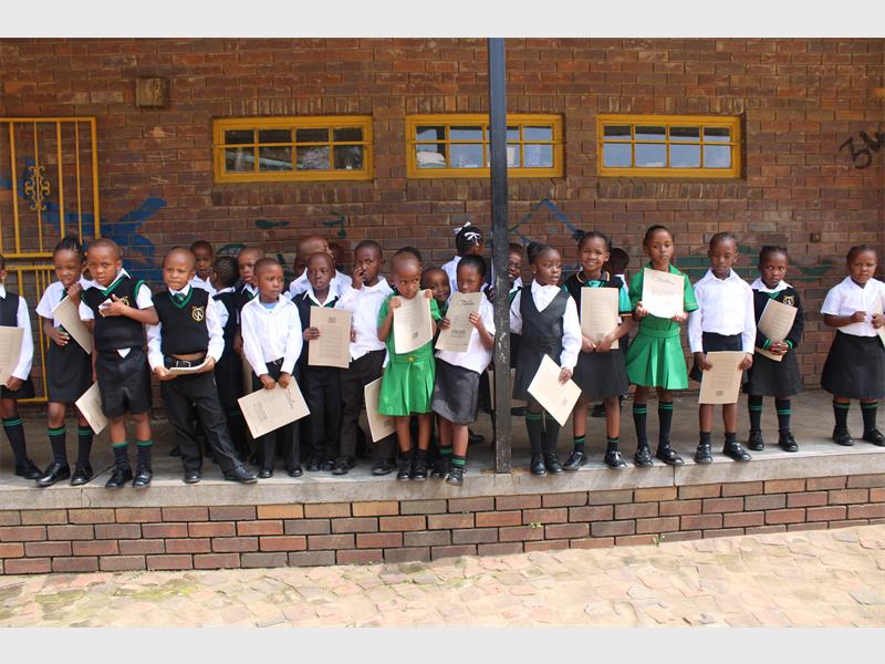 Organisation donates stationery to local primary school | African Reporter