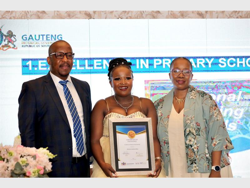 Masimini teacher receives certificate at teachers' awards | African ...