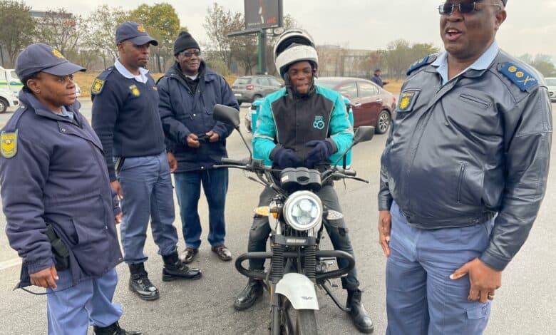 Gauteng provincial commissioner leads fight against crime in Sandton ...