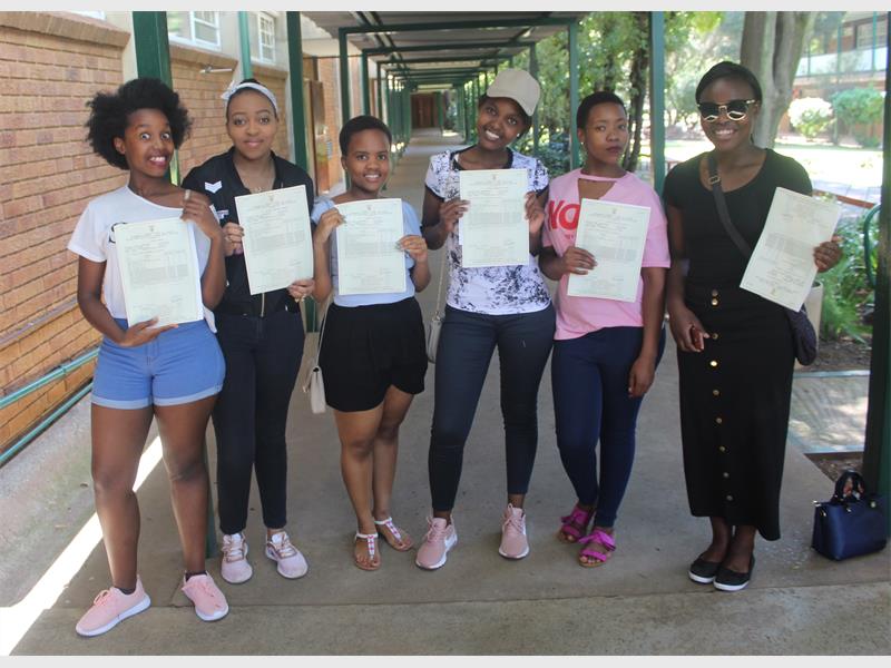 Bracken High learners receive their matric results | Alberton Record