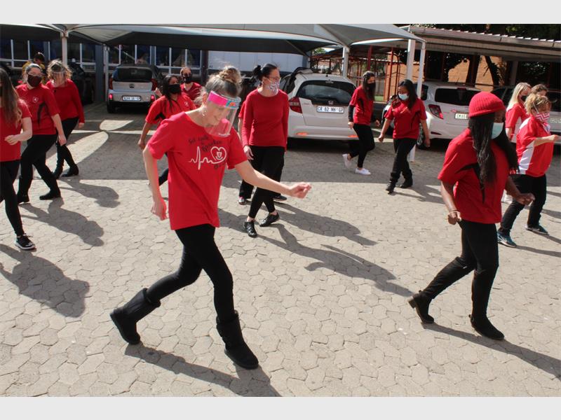 WATCH: Brackenhurst Primary School staff #JerusalemaDanceChallenge to ...