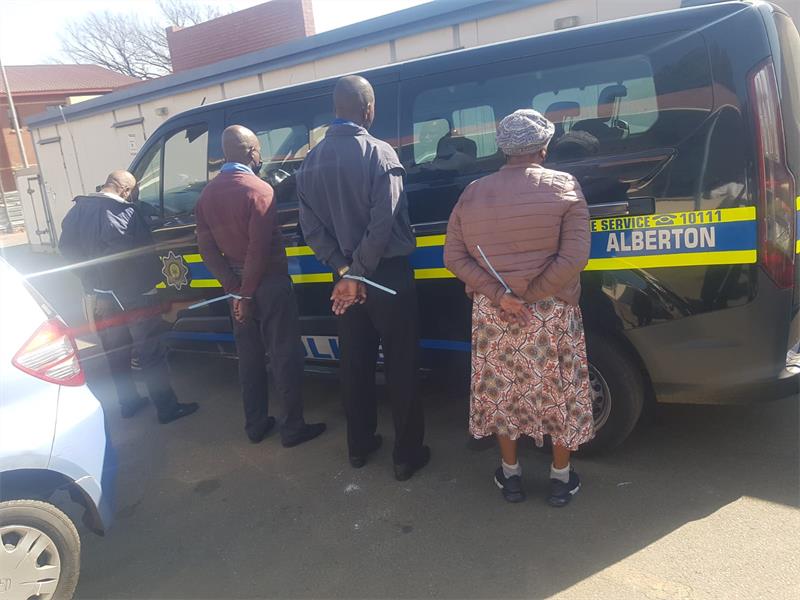 Alberton SAPS busts fraudsters | Alberton Record