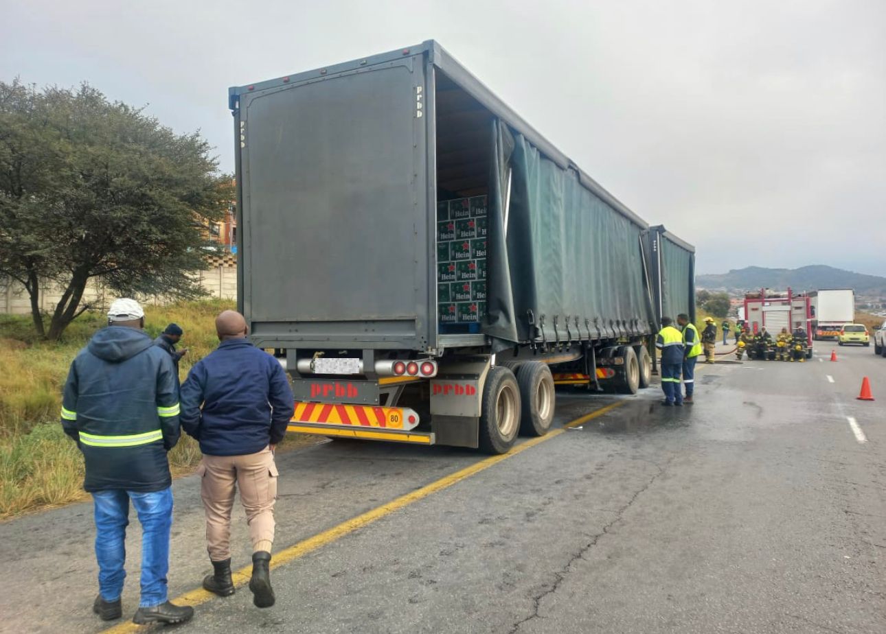 Truck trailer catches fire on the R59 North | Alberton Record