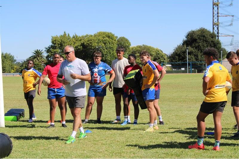 WATCH: Former Springboks flanker leads training at Hoërskool Marais ...