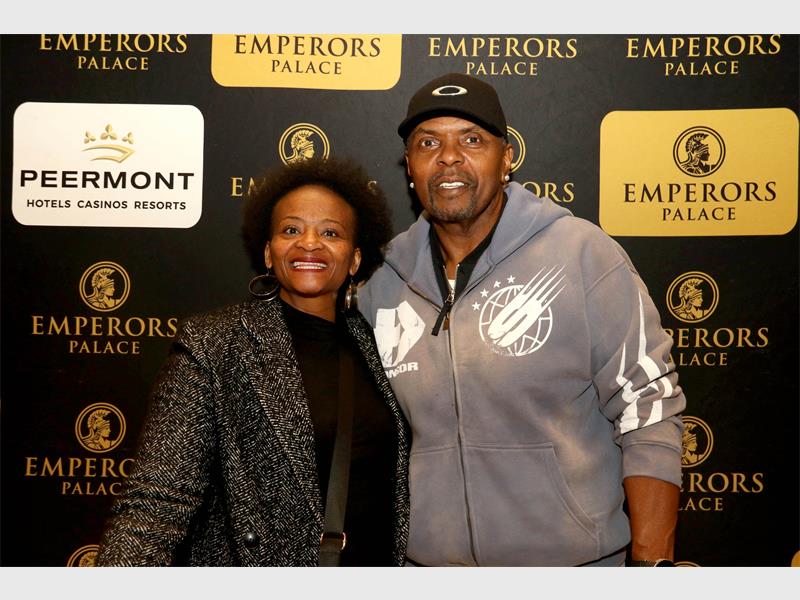Fans meet American R&B singer Glenn Jones | Alberton Record