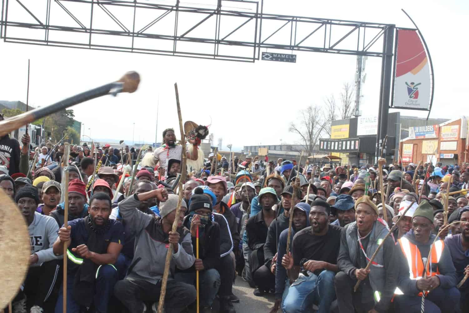 WATCH: EMPD and SAPS monitor Thokoza shutdown protest as memorandum ...