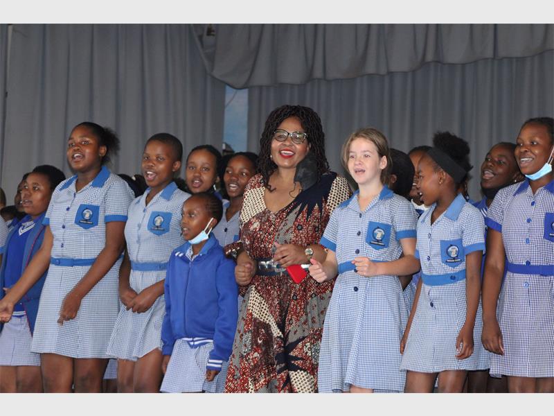 WATCH: Primary school honours its sponsors | Southern Courier