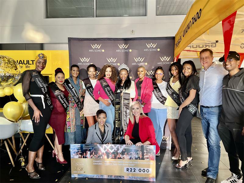 Group 1 Renault The Glen presents new car to the inaugural Mrs Soweto ...