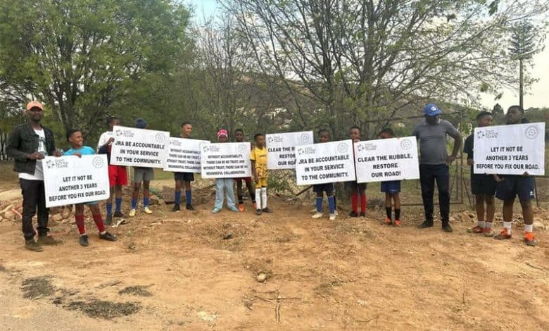 Mondeor community holds demonstration urging for road rehabilitation ...
