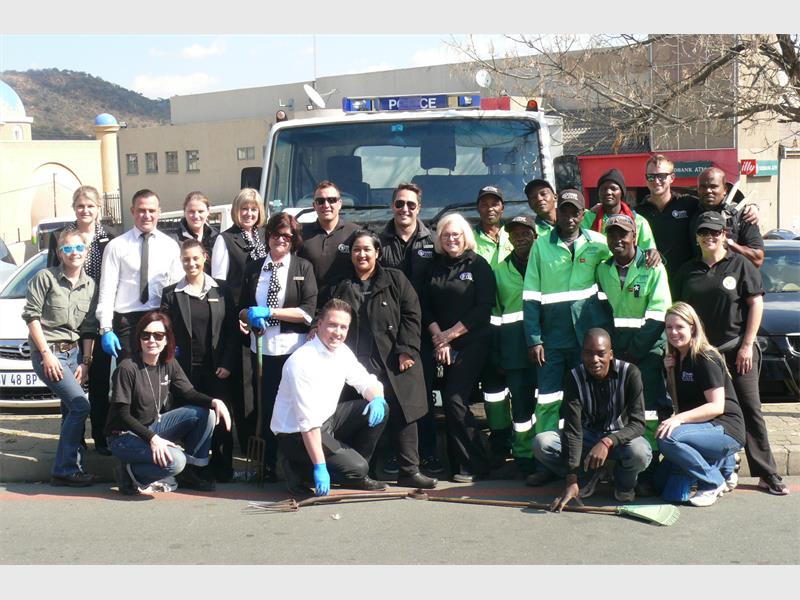 Mondeor SAPS’ gardens get spruced up | Comaro Chronicle