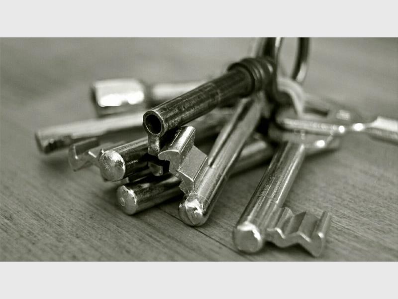 Please return keys | Comaro Chronicle