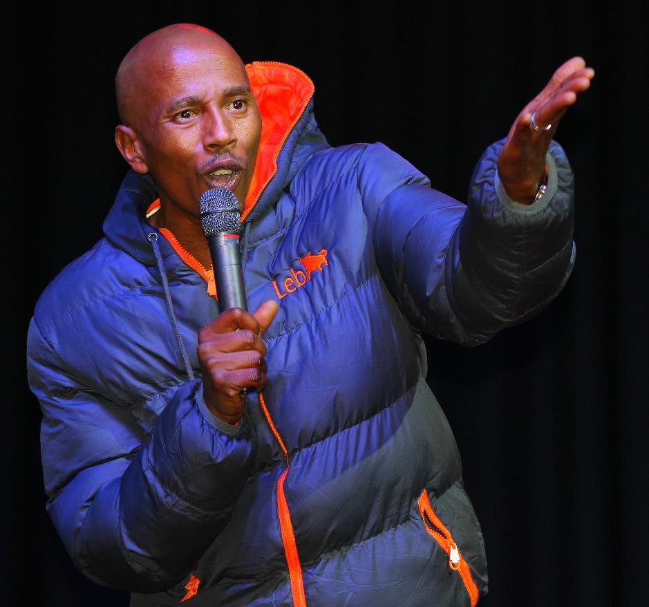 Salesman to leave Carnival City in stitches | Comaro Chronicle