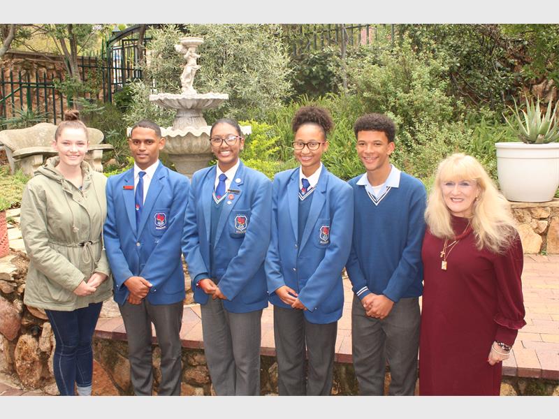 Mondeor High swimmers representing their school at Prestige Gala ...