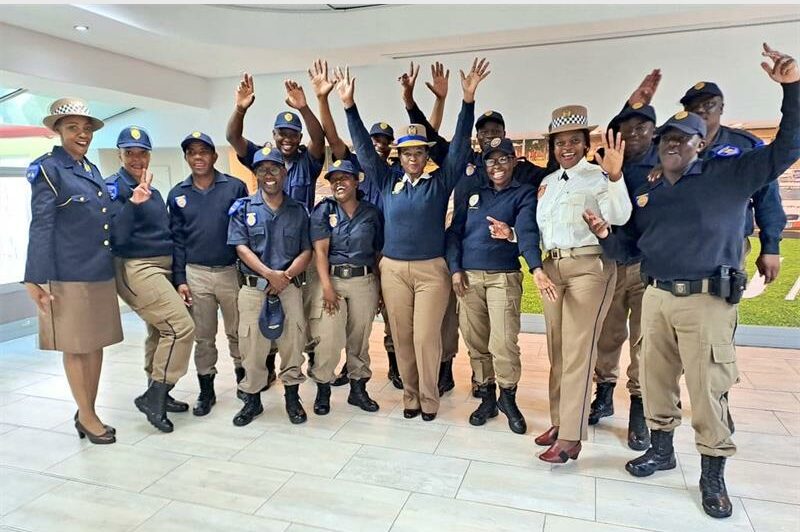 JMPD officers happy for their new ranks | Comaro Chronicle